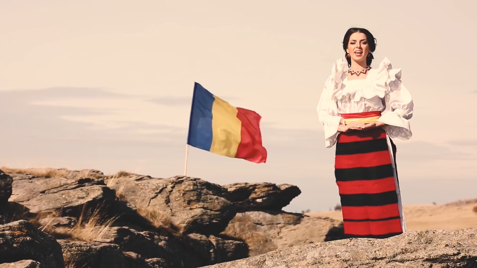 Maria Luiza Mih – Tara mea-i un colt de rai перевод | Румынская музыка